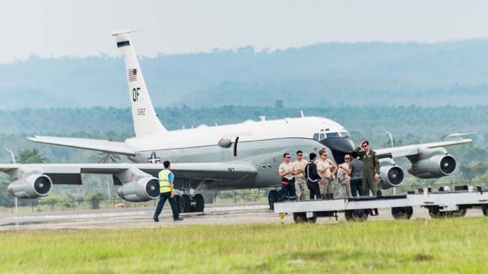 Pesawat Boeing 707 milik Militer Amerika Serikat, Nginap di Bandara ...