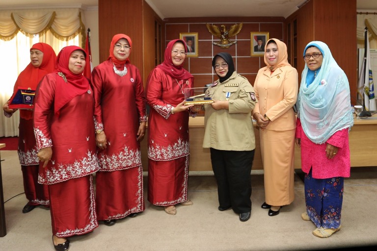 Penasehat BKOW Menerima Kunjungan Ketua BKOW Provinsi Sumatera Barat ...