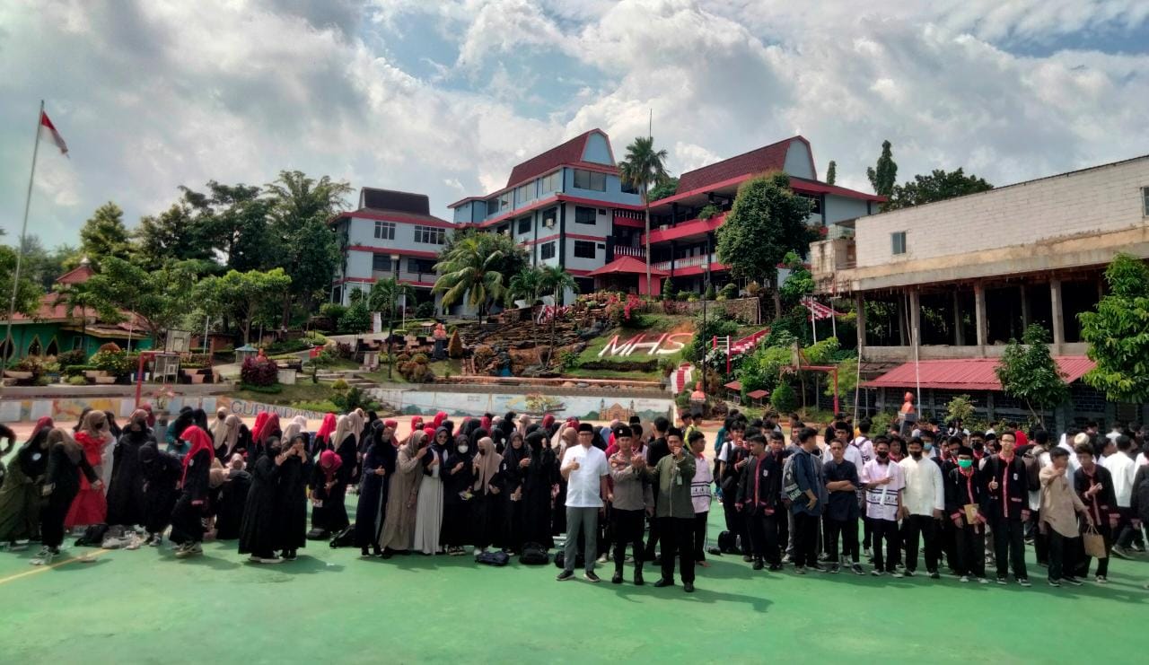 Sambangi SMK MHS Batam, Iptu Mardalis Ajak Pelajar Teneladani Akhlak ...
