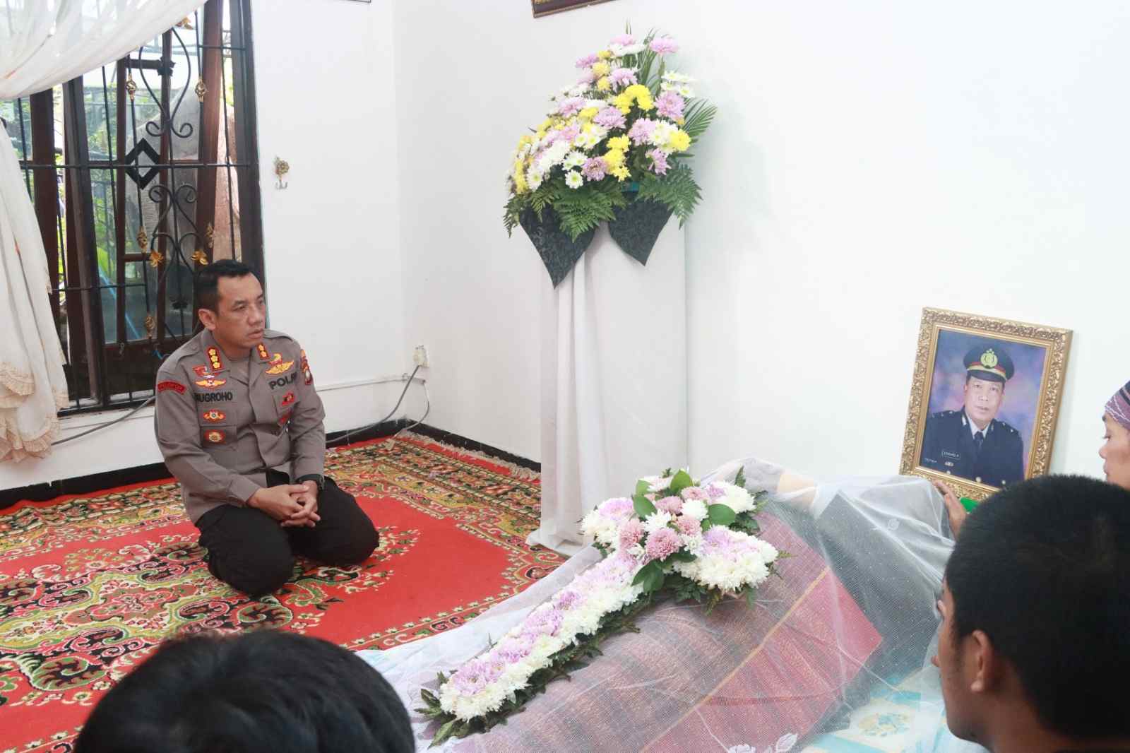 Kapolresta Barelang Kunjungi Rumah Duka Personel yang Meninggal Dunia - MataKepri || Portal ...