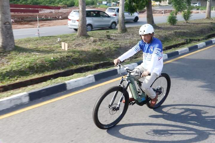 Rudi Ikut Tanam Pohon Tebuya dan Bersepeda Bersama - MataKepri ...