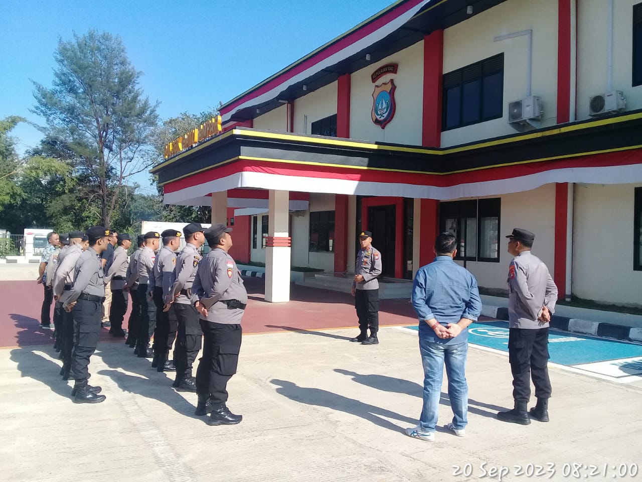 Iptu Raden Bimo Dwi Lambang Pimpin Apel Pagi di Mapolsek Batu Ampar - MataKepri || Portal Berita ...