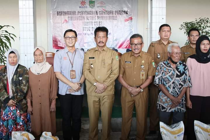 Pemko Batam dan PT. Pos Indonesia Distribusikan Bantuan Pangan Tahun ...