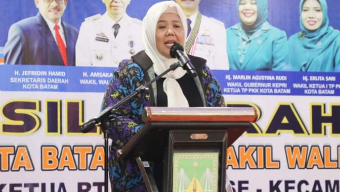 Marlin Hadiri Silahturahmi Walikota Batam dan penyerahan Insentif RT/RW se-Kecamatan Bengkong ...