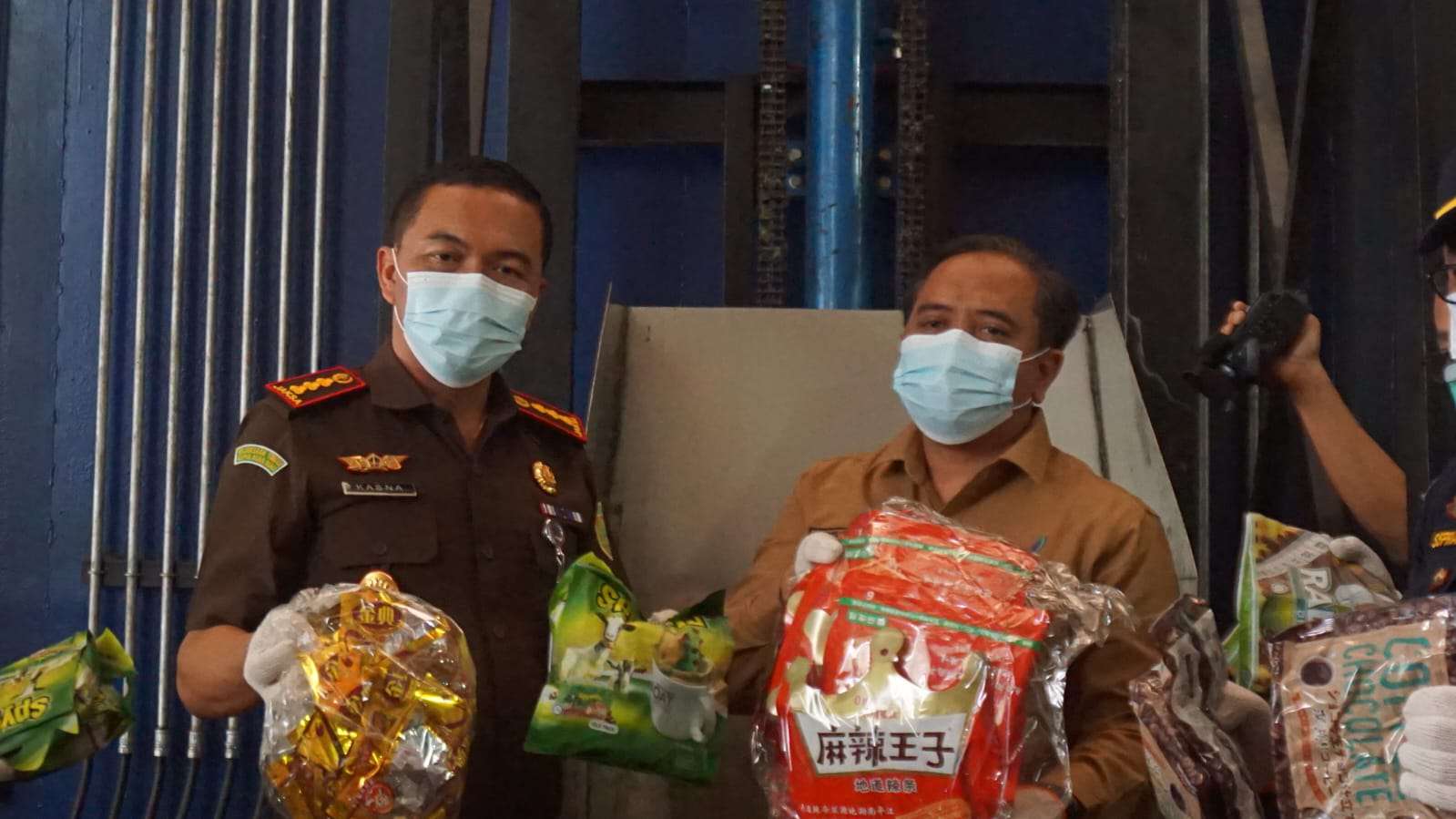 Berkekuatan Hukum, Kejari Batam Musnahkan Barang Bukti - MataKepri || Portal Berita Untuk Anda