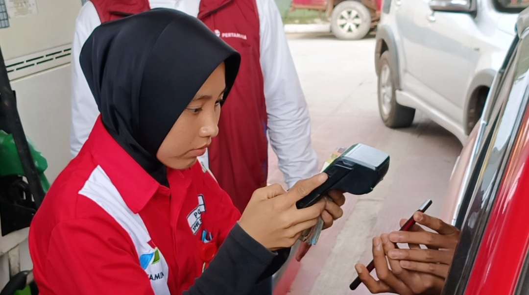 Mulai 1 Oktober, Pembelian BBM Jenis Pertalite Harus Tunjukkan QR Code - MataKepri || Portal ...