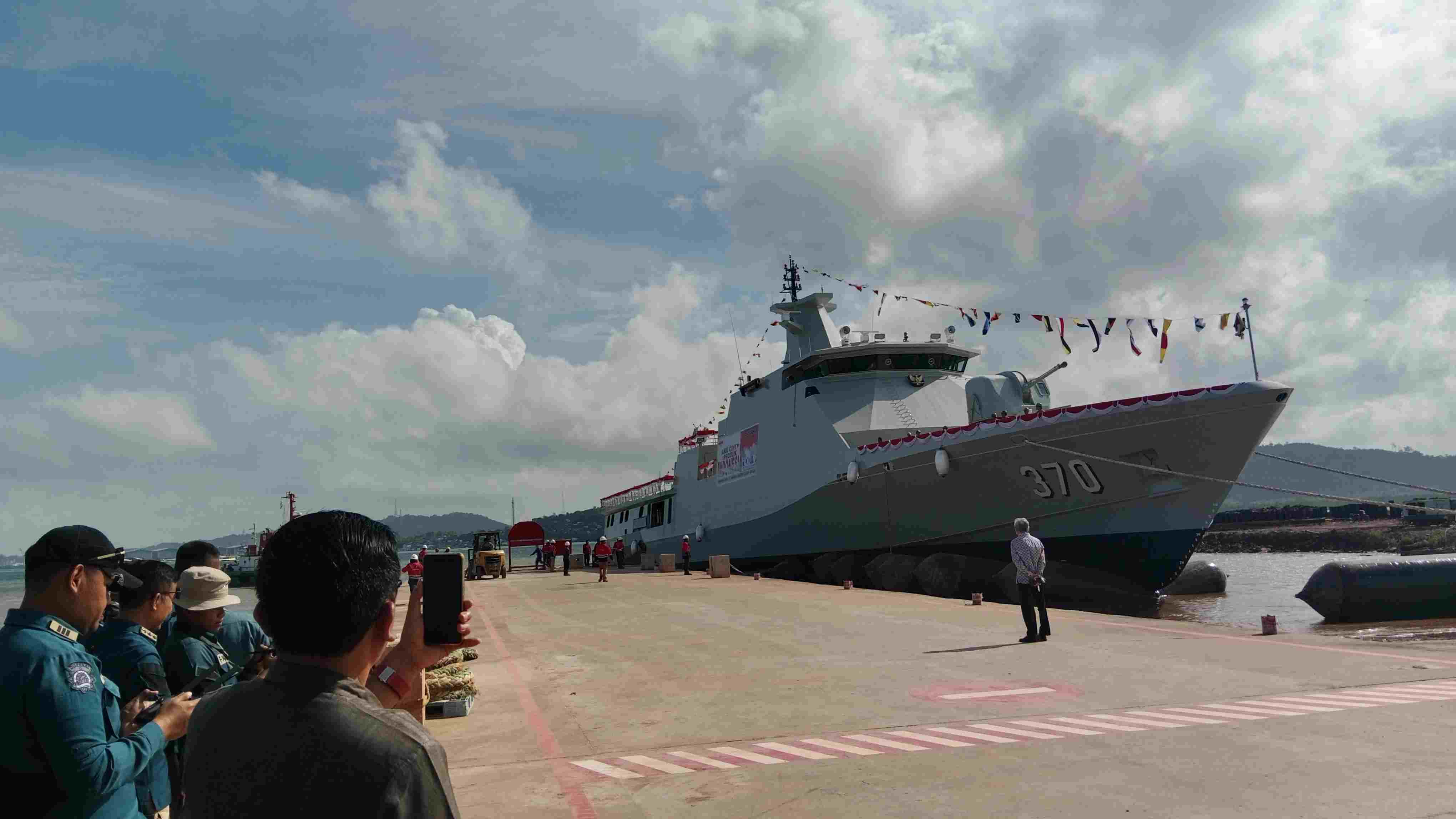 TNI AL kembali Diperkuat KRI Bung Hatta 370 Karya Anak Bangsa ...