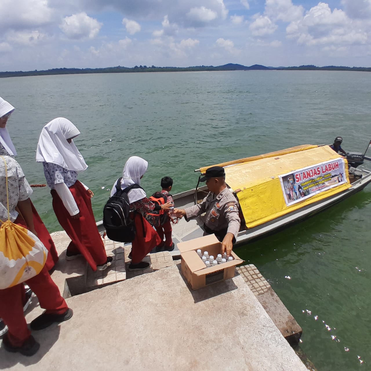 Si Anjas Labuh: Lebih dari Sekadar Bantuan, Jembatan Harapan untuk Anak ...
